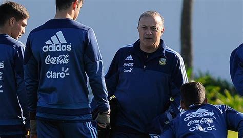 El Vasco Olarticoechea Definirá Hoy El Equipo Para El Debut Tyc Sports