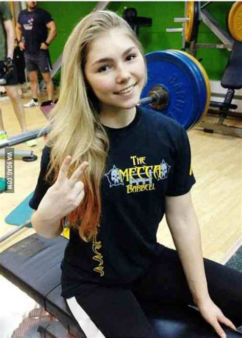 عکس های دختر قوی خوش اندام روس در سوریه سبیل