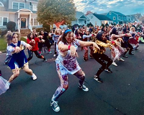 About Us — Mombies