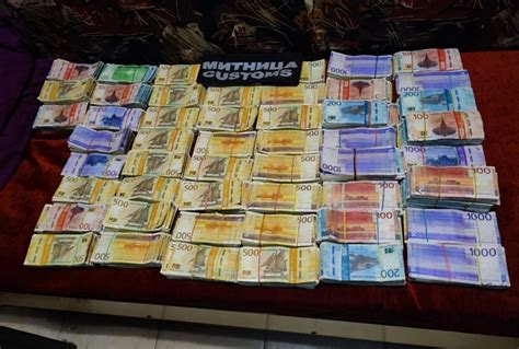 Митничари откриха недекларирани норвежки и шведски крони за над 1 млн лв в Северозапада снимки