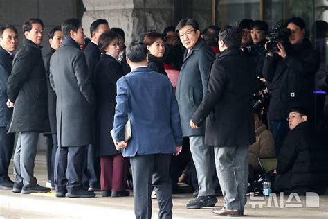 권성동 국민의힘 원내대표 등 여당 법사위 위원들 헌재 항의 방문
