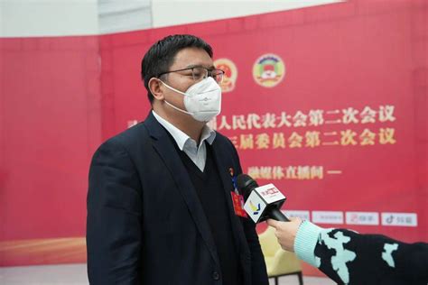 【聚焦两会】人大代表、政协委员热议政府工作报告 共绘创新发展新蓝图成绩实事教育