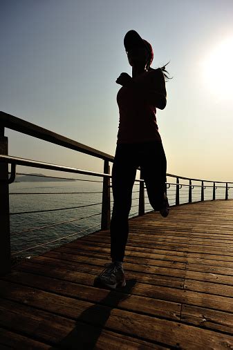 건강한 라이프스타일 아시아계 여자 실행하는 압살했다 Boardwalk 시사이드 2015년에 대한 스톡 사진 및 기타 이미지 2015년 건강한 생활방식 검은색 Istock