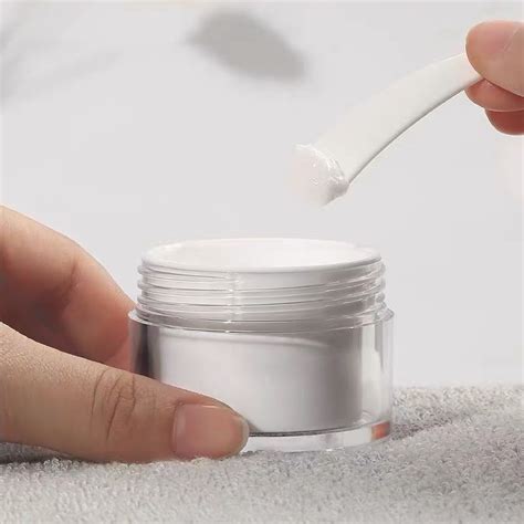 흰 장미 뚜껑이 있는 플라스틱 화장품 크림 용기 의 고품질 흰 장미 뚜껑이 있는 플라스틱 화장품 크림 용기