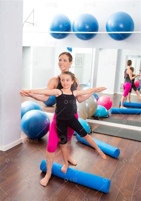 儿童免抠元素 儿童女孩的健美操女子私人教练 素材免费下载 626像素 格式 编号68440947 千图网