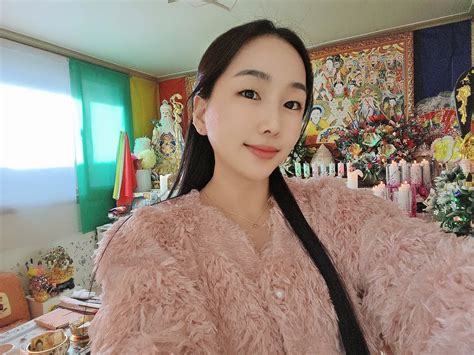 오늘 손님썰 너무 웃긴데 오신 손님이 동자동녀애기바람이 심해서 상담할때 애기들이같이 따라왔는데 손님하고 계속 대화중에 손님