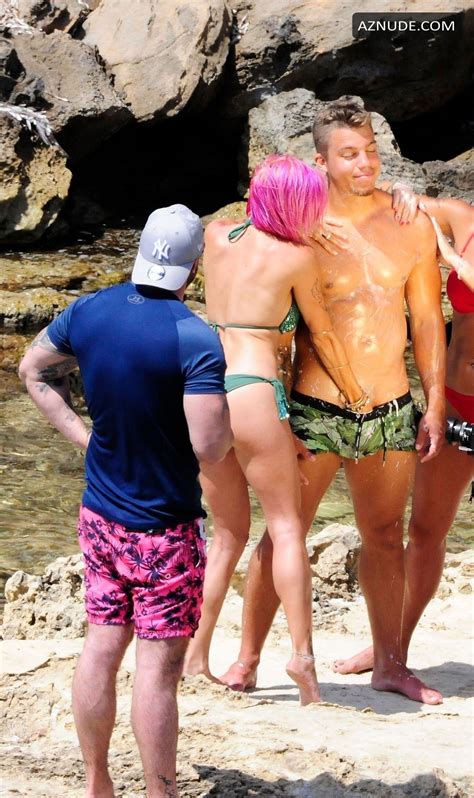 Agnes Bruckner Topless On The Beach With Friends In Palma AZNude