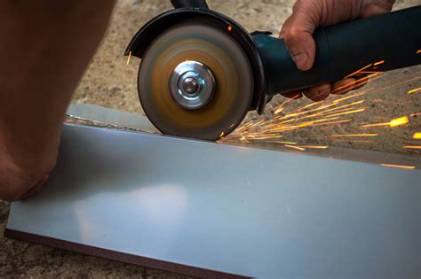 작성기 연 삭 기계 스핀 들의 많은 금속 구조를 잘라냅니다 건설 산업에 대한 스톡 사진 및 기타 이미지 건설 산업 공사장 인부 금속 Istock