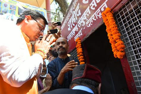 शहीद स्थल पर जाकर राज्य आंदोलनकारियों को सीएम ने अर्पित किये