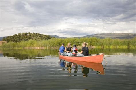 独木舟高清图片 家庭和独木舟 家庭和独木舟图片免费下载 5143380551 千图网pro