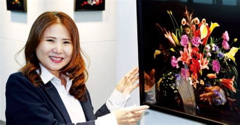 꽃이 보이나요제가 찍은 건 꽃을 닮은 인생사입니다