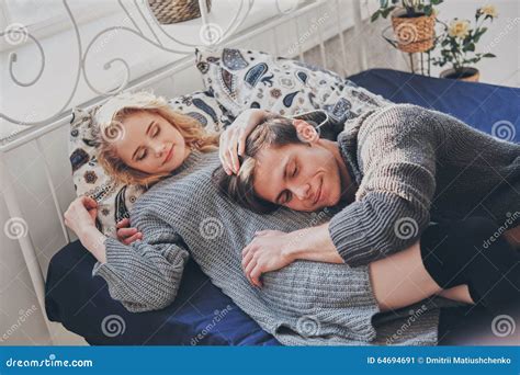 Cute Cuddling Pictures