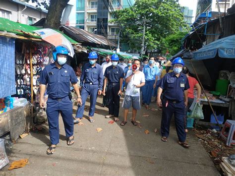 စမ်းချောင်းမြို့နယ် ရန်ပြိုလမ်းဈေးအတွင်း ဈေးရောင်းချသူများအား နှာခေါင်းစည်း Mask များ တပ်ဆင်ရန