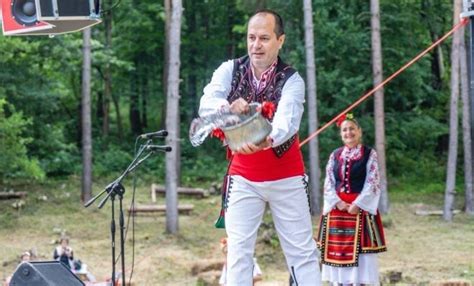Кметът Калин Каменов откри официално Националния фолклорен събор Леденика снимки