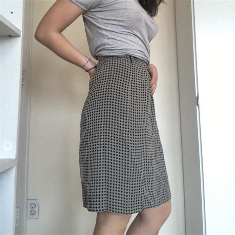 Cute Knee Length Patterned Skirt 💄💄💄perfect For Depop