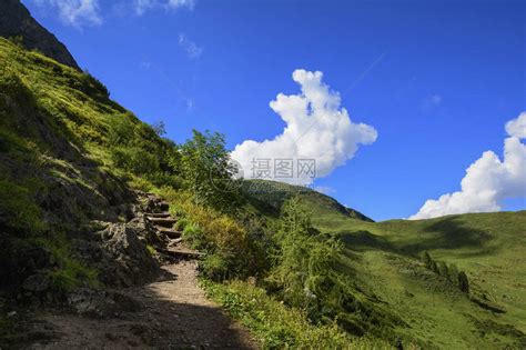 奥地利费伯布伦阿尔卑斯山历史和自然保留地Wildseelloder住宅和野德西湖的两小时高清图片下载 正版图片505799743 摄图网