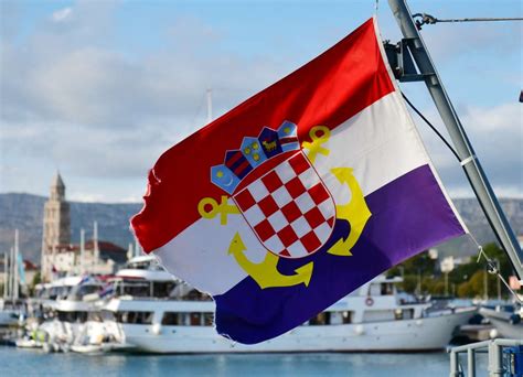 FOTO/VIDEO Ususret Danu HRM-a hrvatski mornari pred građanima vezivali ...