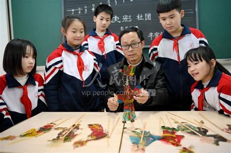 河北邯郸：皮影戏进校园 人民图片网