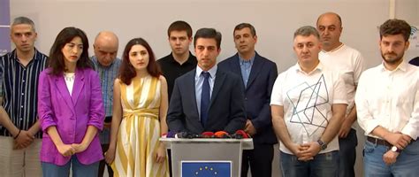 რუსული კანონის წინააღმდეგ საკონსტიტუციოს Ngo ებმა და