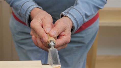 Using A Chisel Using Guide Common Woodworking Woodworking For Beginners