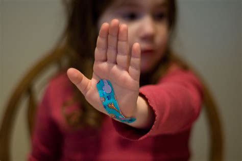 So Long Tweezers To Remove Splinters Combine Baking Soda With A Touch Of Water And Spread