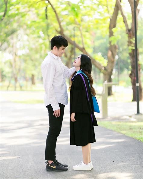 20 ไอเดียยอดนิยมเกี่ยวกับ ถ่ายรูปรับปริญญากับแฟนน่ารักๆ ในปี 2025