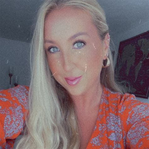 Julia Logan Youtube