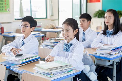 学生认真上课高清图片下载 正版图片501123023 摄图网