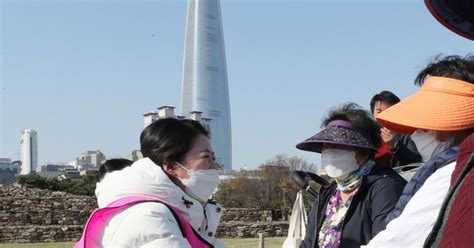 선거유세하는 배현진 후보