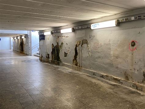 Liebe Fahrgäste Das Bild Ist Alltag Auf Deutschen Bahnhöfen Es Ist