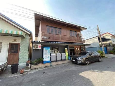 ขายทาวน์เฮ้าส์ 2 ชั้น 20 ตร วา ซอยเคหะร่มเกล้า 29 แยก 13 ครึ่งปูนครึ่งไม้สัก 3นอน2น้ำ คลังบ้าน Com