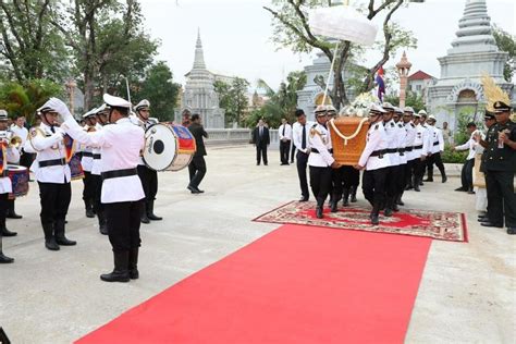 សម្តេចវិបុលសេនាភក្កី សាយ ឈុំ ប្រធានព្រឹទ្ធ សភា នៃព្រះរាជាណាចក្រកម្ពុជា