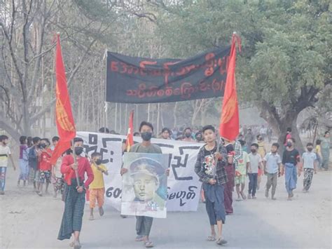 အောင်ဆန်းသားသမီးများ သပိတ်စစ်ကြောင်း ဖက်ဆစ် စစ်တပ် အမြစ်ပြတ် ချေမှုန်းရေး ချီတက် ဆန္ဒပြ Khit