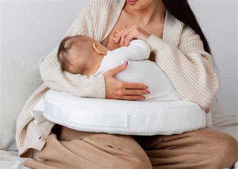 Por Que Seu Bebê Está Vomitando Veja As Possíveis Causas E Quando Deve Procurar Ajuda Pais E