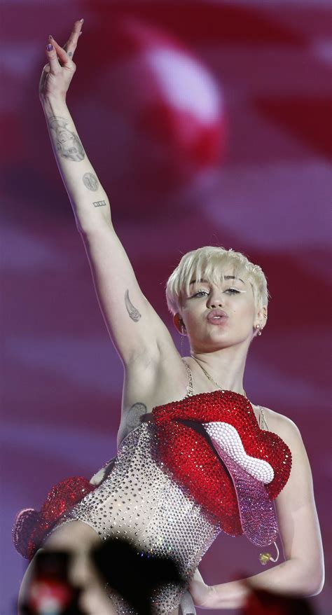 Miley Cyrus Bangerz Tour At Arena In London May Celebmafia