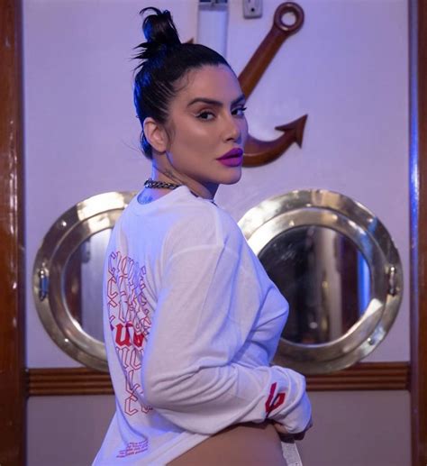 Cl O Pires Publica Foto De Biqu Ni E Causa Discuss O Entre Seguidores Cen Riomt