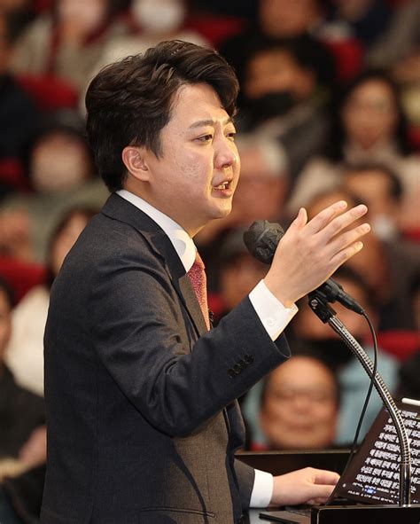이준석 부모 운운한 인요한에 불쾌감어디서 배워먹었나 서울경제