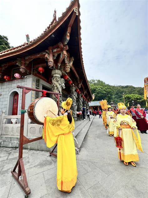 馬祖愛趴go 5月的馬祖 空氣中瀰漫 金銀花、野百合清香陣陣 馬蔥花隨風搖曳 初夏喜燕群出漫舞