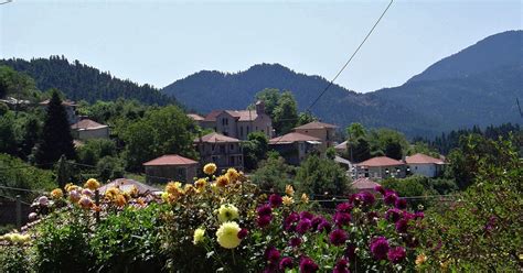 Κερασιά Φωκίδας ΤΟ ΧΩΡΙΟ ΤΩΝ 4 ΕΠΟΧΩΝ And ΤΩΝ 5 ΑΙΣΘΗΣΕΩΝ Οι 4 Εποχές στην Κερασιά Φωκίδας