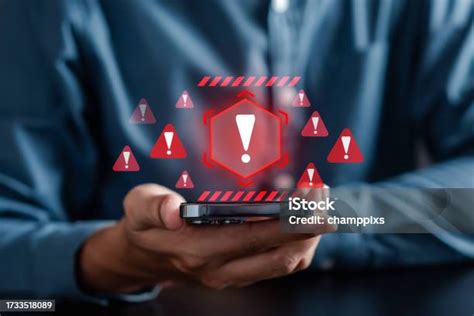 알림 오류 및 유지 관리 개념에 대한 시스템 경고 주의 표시 컴퓨터 네트워크에 대한 사이버 공격 사이버 보안 취약성 데이터 침해 불법 연결 손상된 정보 가상현실에 대한 스톡