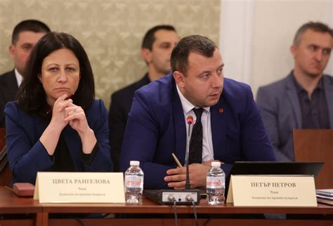 Депутатите от ПГ Възраждане и членове на комисията Цвета Рангелова и Петър Петров Днес Dir Bg