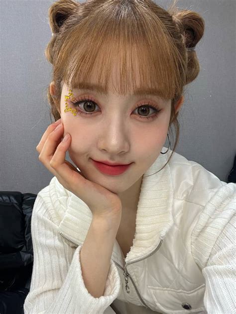 Stayc Community Posts 첫 방 사진을 보면 궁금해지는 두번째 방송 😍 뮤직뱅크도 기대해줘용 스윗😘