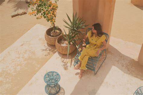 Bizarre Curve Side Table Architonic Bizarre Curve Side Table Architonic