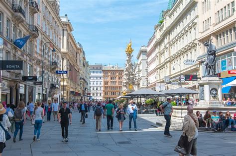 Graben 거리 및 비엔나 오스트리아의 센터에 있는 역 병 열 거리에 대한 스톡 사진 및 기타 이미지 거리 건물 정면 건축 Istock