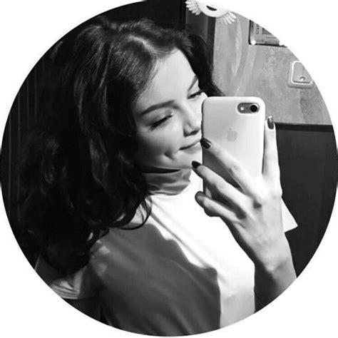 صور بنات ايفون أحدث الخلفيات