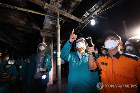 인천 청라 전기차 화재 현장 둘러보는 이상민 장관 연합뉴스