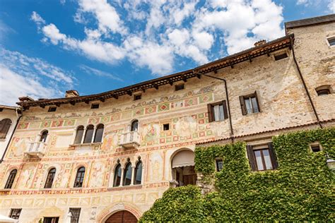 고딕 양식의 르네상스 스타일의 스필림베르고 성 디핀토 궁전 프리울리 베네치아 줄리아 이탈리아 성 건축물에 대한 스톡 사진 및 기타 이미지 Istock