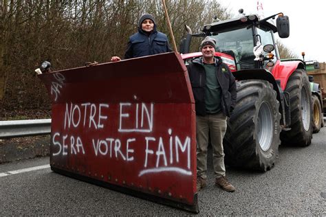 Профсоюзы французских фермеров заявили о снятии блокад автотрасс Газета Ru Новости