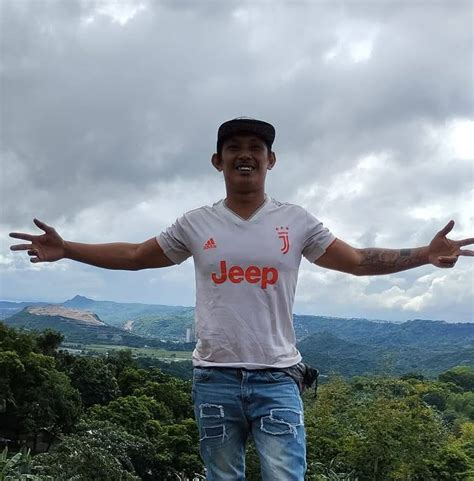 Buko Vendor Kinuhaan Ng Buko Ng Tambay Raldge Allival