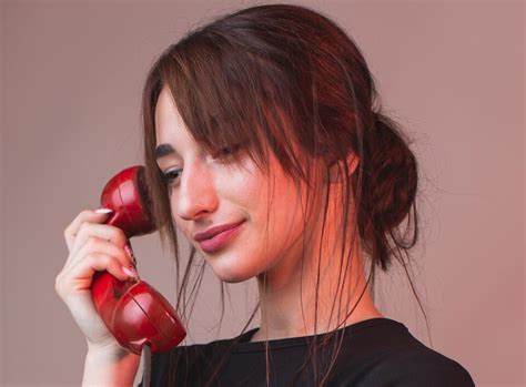 27 Hottest Bottleneck Bangs For Your Next Haircut